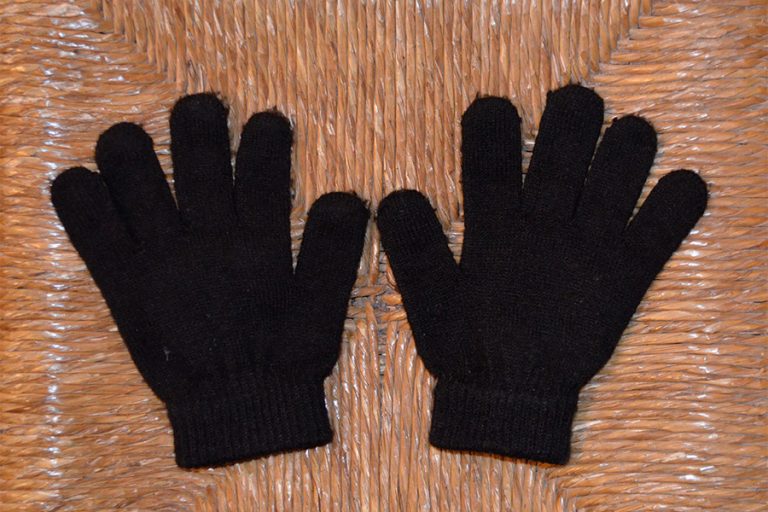 Easy Crochet Pac-Man and Ghost for Your Gloves or Mitts! #SuzyDias - 7 ...