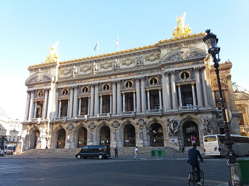 Paris Opera - Auditorium (pics, pics and more pics). Photos by Suzy Dias